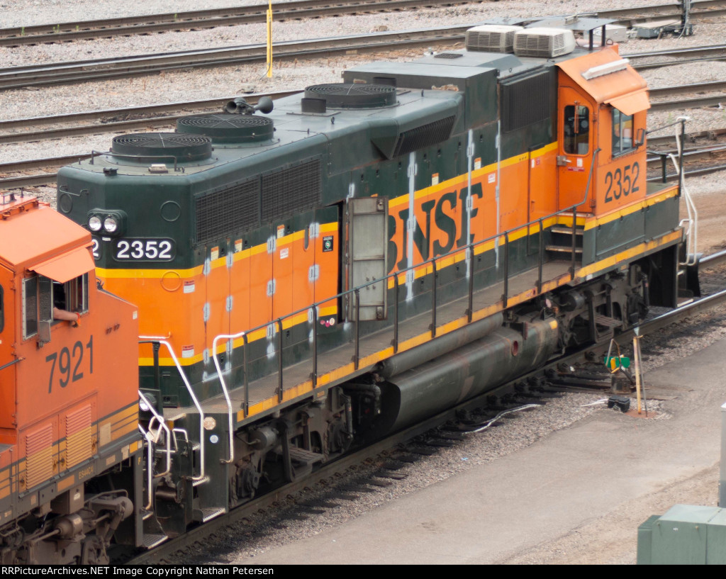 BNSF 2352